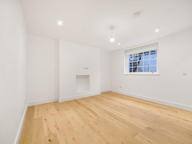 London NW1, 2 bed flat to rent, £3,683 pcm | PrimeLocation