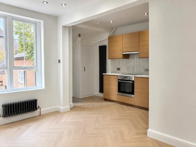 London NW3 1 bed flat to rent £1,900 pcm £438 pw