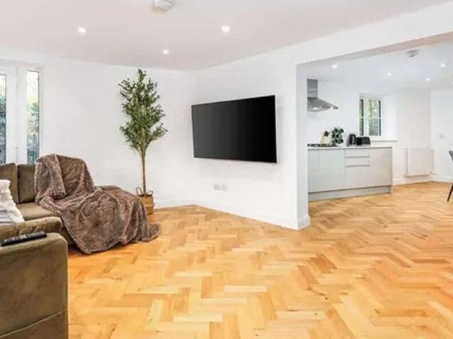 London, SE5 8NA, United Kingdom | 4 bed house for rent #168036177 | Rentberry