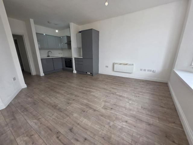 London SE6, 2 bed flat to rent, £1,700 pcm | PrimeLocation