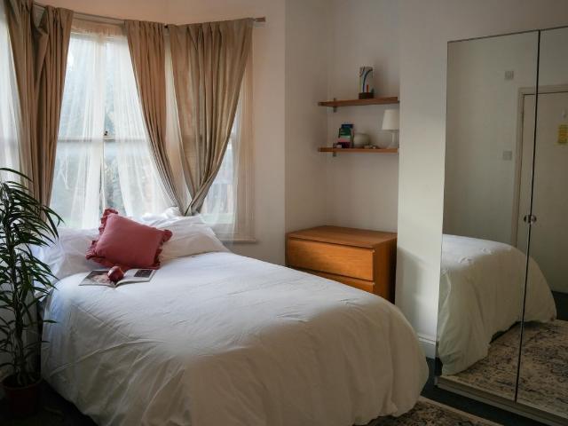 London SE8, Room to rent, £1,200 pcm | PrimeLocation