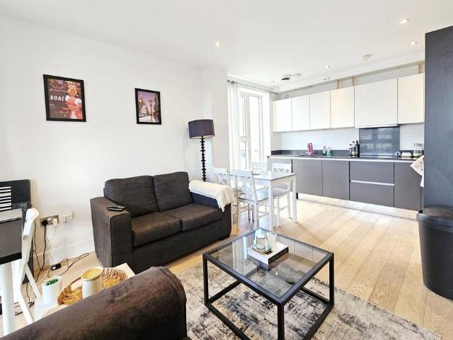 London SE8 2 bed apartment to rent £2,375 pcm £548 pw