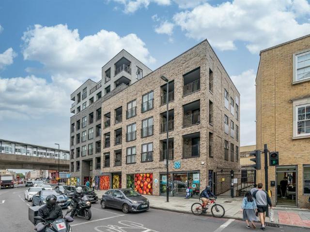 London SE8 2 bed flat to rent £2,250 pcm £519 pw