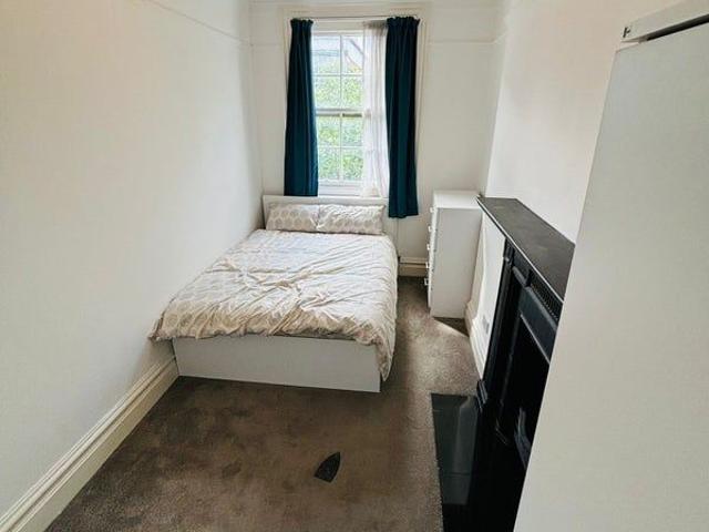 London SE13, Room to rent, £800 pcm | PrimeLocation