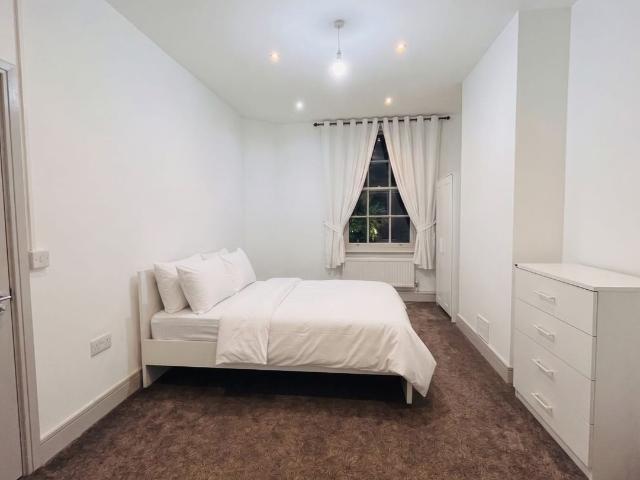 London SE13, Room to rent, £800 pcm | PrimeLocation