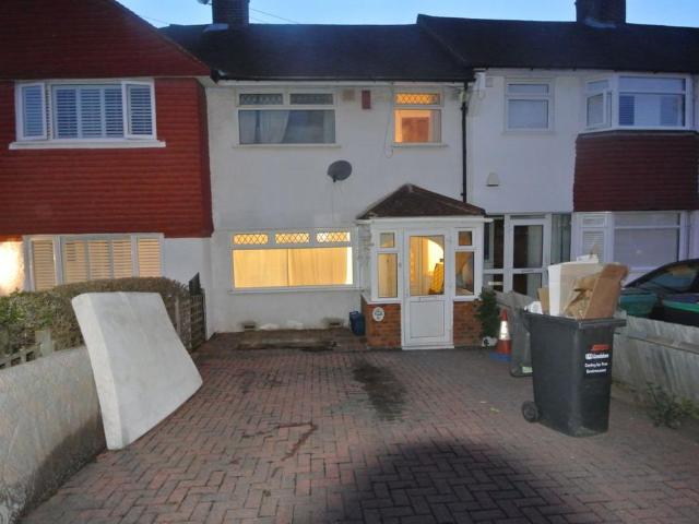 London, SE12 3 bed terraced house to rent £2,250 pcm £519 pw