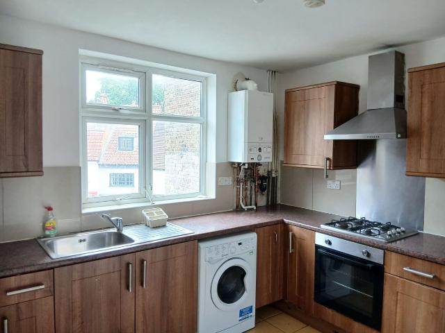 London SE14, 4 bed flat to rent, £2,800 pcm | PrimeLocation