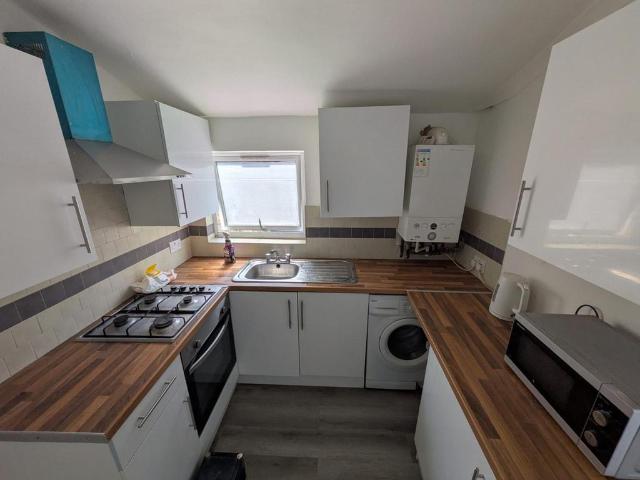 London SE15 2 bed maisonette to rent £1,800 pcm £415 pw