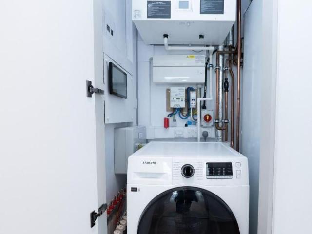 London SE16, 2 bed flat to rent, £3,250 pcm | PrimeLocation
