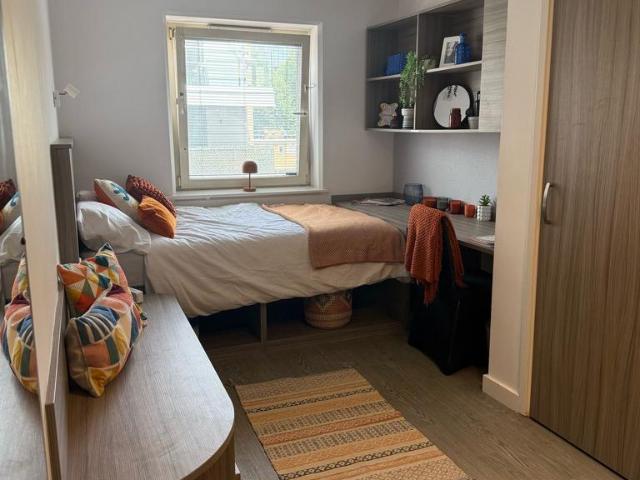 London SE1 1 bed private hall to rent £1,473 pcm £340 pw