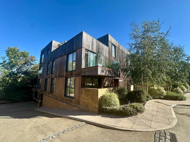 London SE23 2 bed apartment to rent £2,200 pcm £508 pw