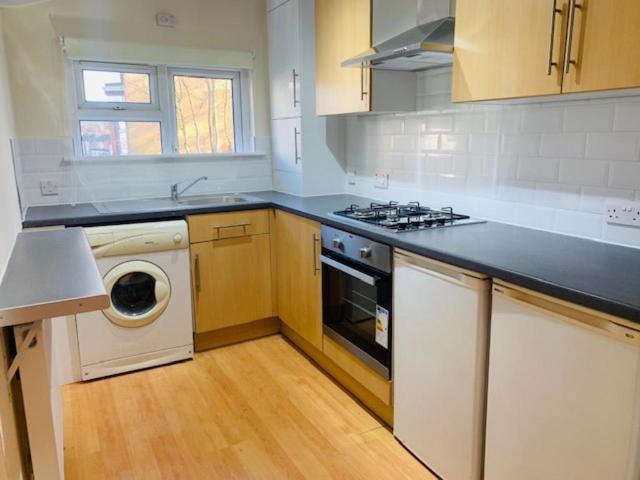 London SE20 2 bed flat to rent £1,650 pcm £381 pw