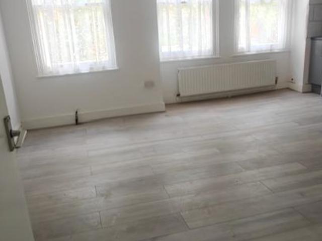 London SE22, 2 bed flat to rent, £2,300 pcm | PrimeLocation