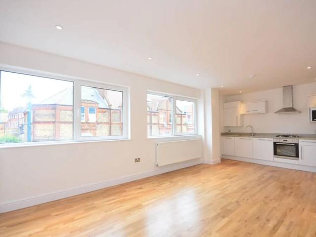 London SE27, 2 bed flat to rent, £2,100 pcm | PrimeLocation