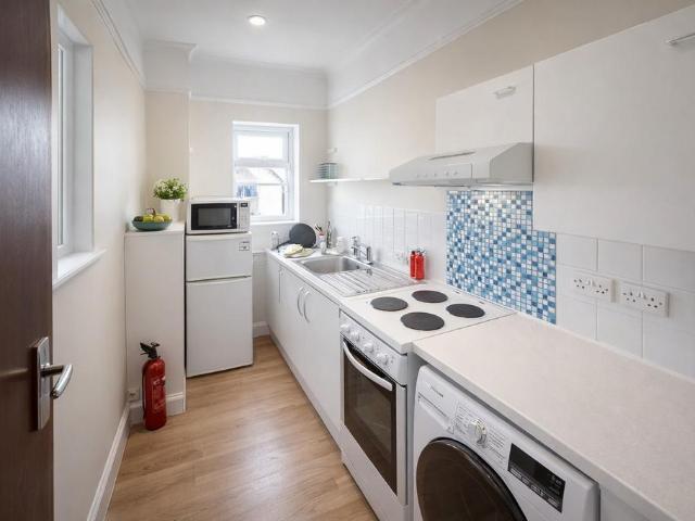 London SE25 1 bed flat to rent £1,150 pcm £265 pw