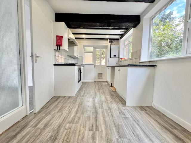 LONDON SE25 3 bed detached house to rent £2,050 pcm £473 pw