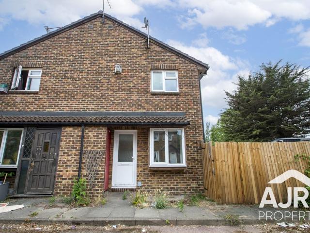 London SE28, 1 bed terraced house to rent, £1,300 pcm | PrimeLocation