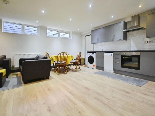 London Street, Reading RG1, 2 bed flat to rent, £1,400 pcm | PrimeLocation