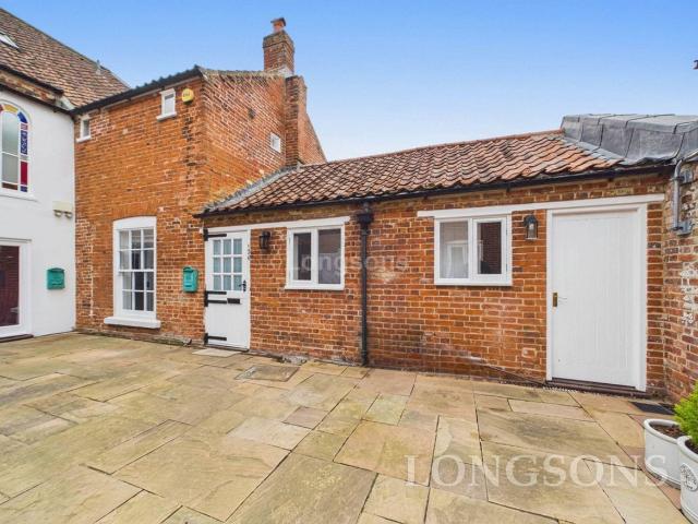London Street, Swaffham PE37, 2 bed flat to rent, £850 pcm | PrimeLocation