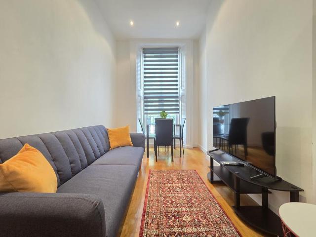 London Street, W2 1HL 2 bed flat to rent £2,750 pcm £635 pw