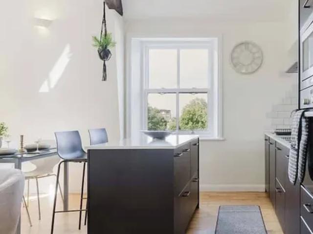 London, SW4 0HY, United Kingdom | Studio townhouse for rent #167067239 | Rentberry