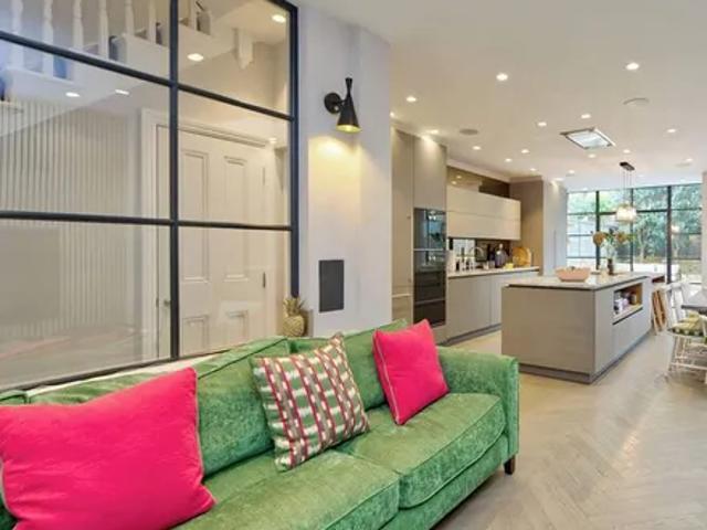 London, SW4 9EJ, United Kingdom | 4 bed townhouse for rent #147729230 | Rentberry
