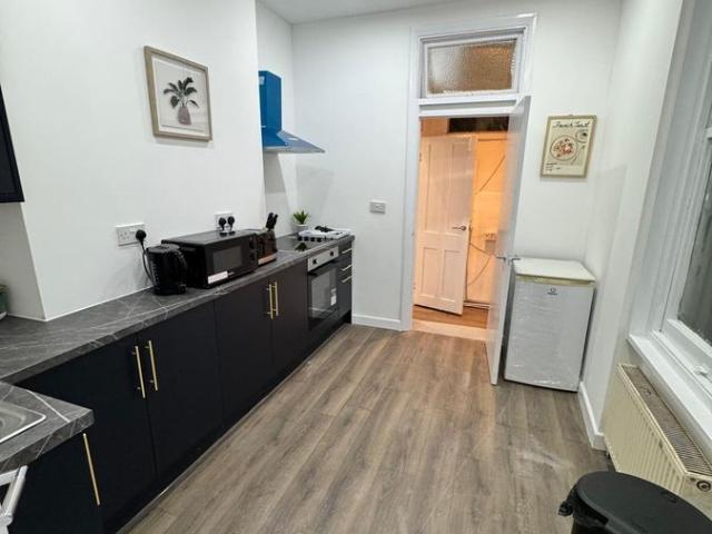 London SW5, Room to rent, £800 pcm | PrimeLocation
