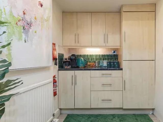 London, SW5 0RA, United Kingdom | 4 bed apartment for rent #165018157 | Rentberry