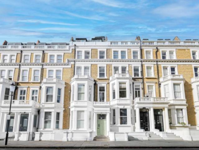 London SW5 1 bed flat to rent £1,380 pcm £318 pw