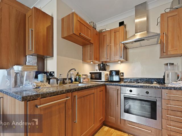 London SW5, 2 bed flat to rent, £2,750 pcm | PrimeLocation