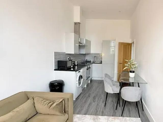 London, SW5 9QG, United Kingdom | 3 bed apartment for rent #165857896 | Rentberry