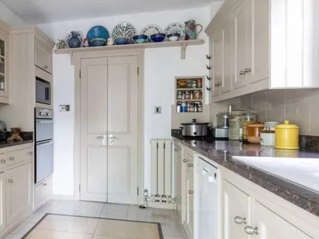 London, SW6 5DW, United Kingdom | 4 bed apartment for rent #110352907 | Rentberry