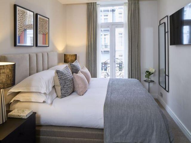 London SW7 2 bed apartment to rent £10,617 pcm £2,450 pw