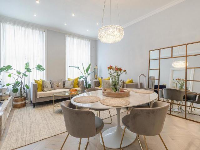 London SW7 2 bed flat to rent £5,000 pcm £1,154 pw