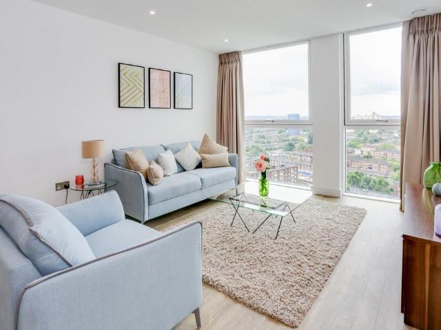 London SW8 1 bed apartment to rent £2,950 pcm £681 pw