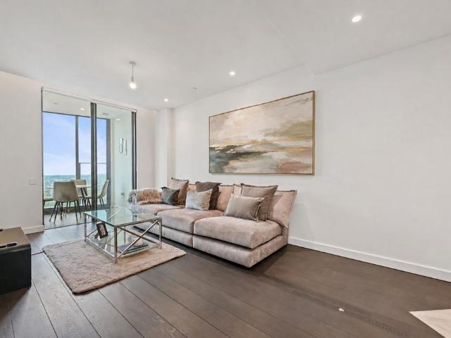 London SW8 2 bed apartment to rent £4,350 pcm £1,004 pw