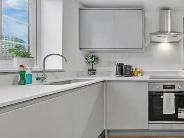 London, SW8 2LB, United Kingdom | 2 bed duplex for rent #165041741 | Rentberry