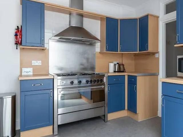 London, SW8 3QX, United Kingdom | 3 bed apartment for rent #129771103 | Rentberry