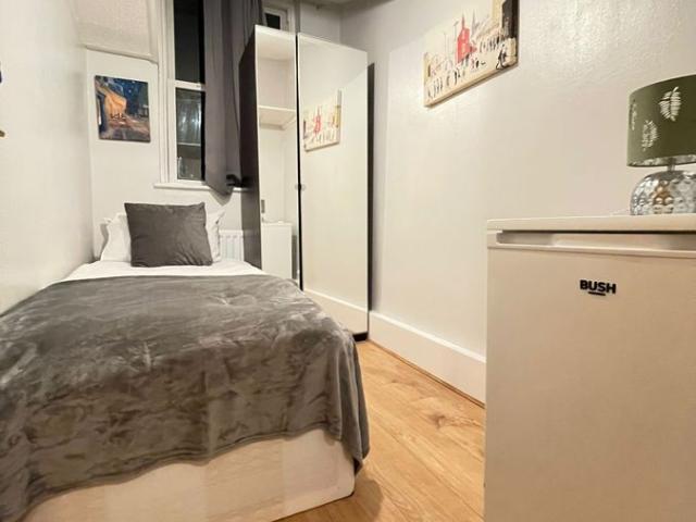 London SW9, Room to rent, £780 pcm | PrimeLocation