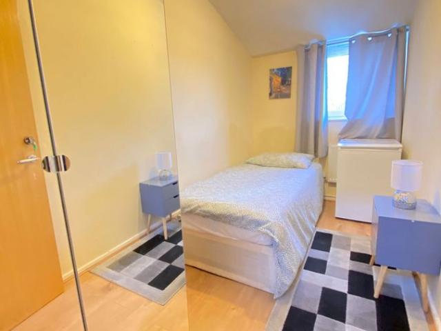 London SW9, Room to rent, £823 pcm | PrimeLocation