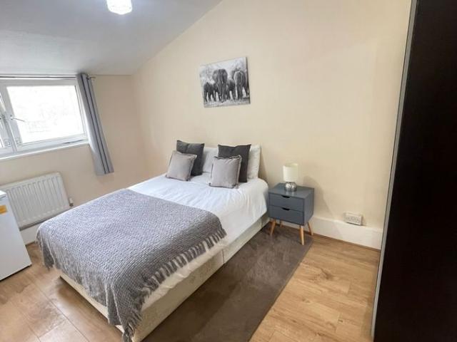 London SW9, Room to rent, £953 pcm | PrimeLocation