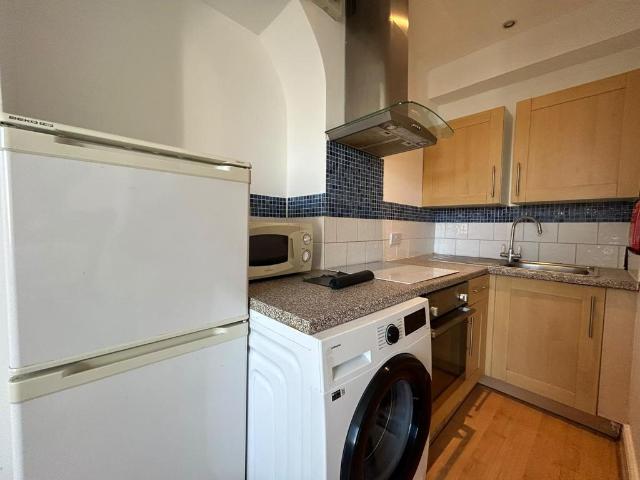 LONDON SW9 1 bed flat to rent £1,645 pcm £380 pw