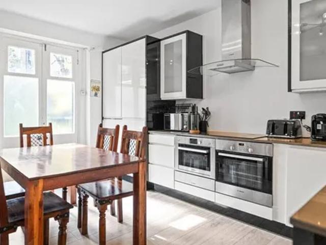 London, SW10 9HH, United Kingdom | 3 bed apartment for rent #150260271 | Rentberry