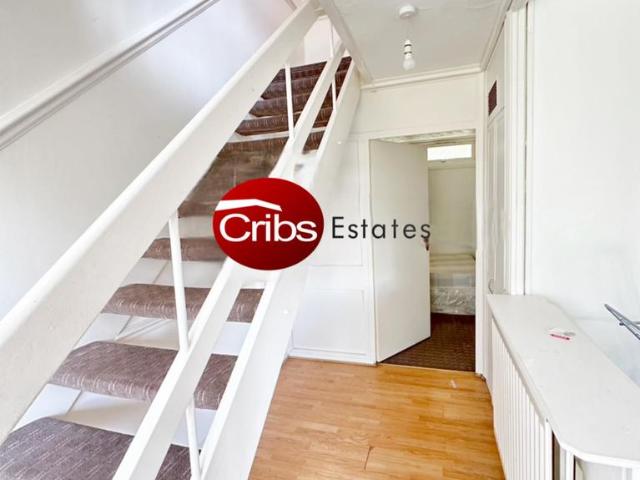 London, SW11 4 bed flat to rent £2,600 pcm £600 pw