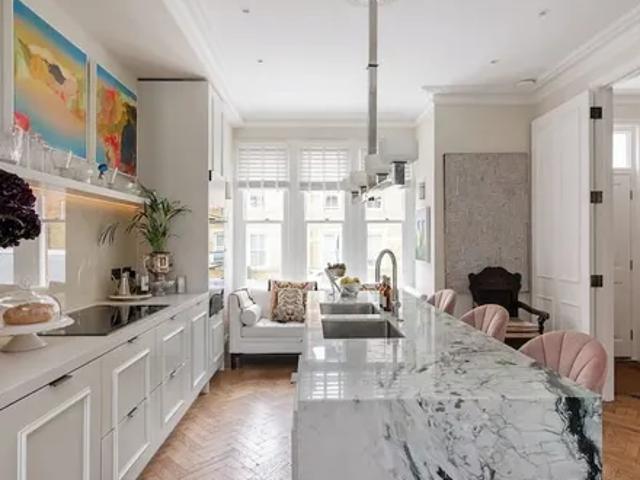 London, SW11 4DZ, United Kingdom | 3 bed house for rent #165028669 | Rentberry