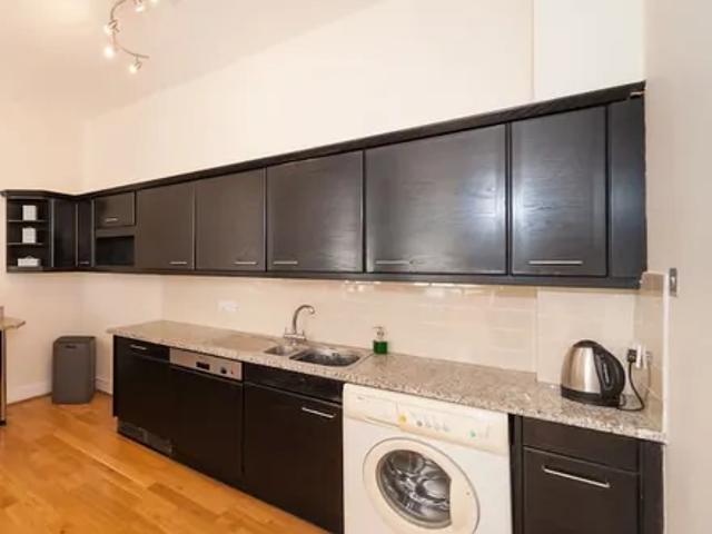 London, SW11 1XJ, United Kingdom | 3 bed house for rent #98810447 | Rentberry