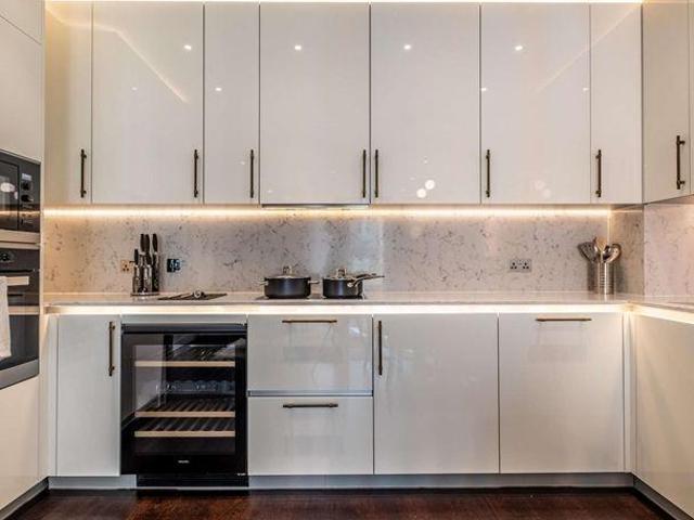 London SW11 3 bed flat to rent £7,219 pcm £1,666 pw