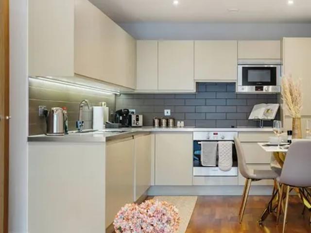 London, SW11 3PG, United Kingdom | 2 bed apartment for rent #165016022 | Rentberry