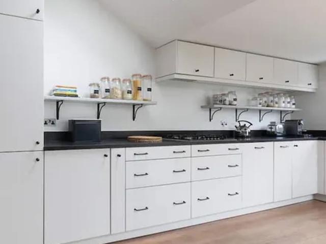 London, SW12 8UJ, United Kingdom | 4 bed apartment for rent #110104000 | Rentberry