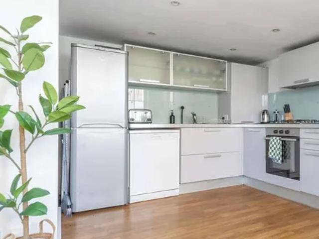 London, SW17 0EE, United Kingdom | 3 bed apartment for rent #160271333 | Rentberry